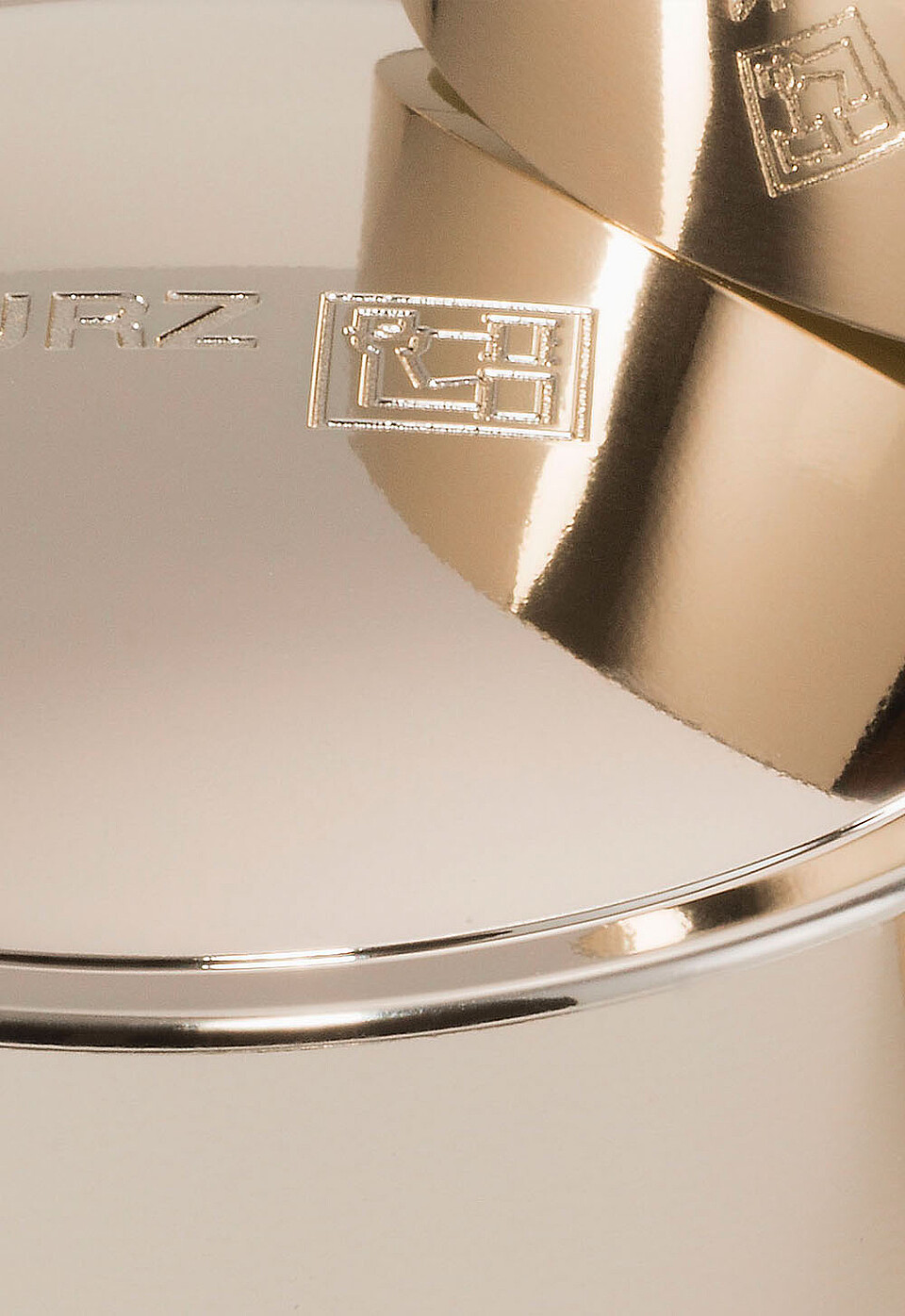 Plastic Decoration: plastic-decoration.com